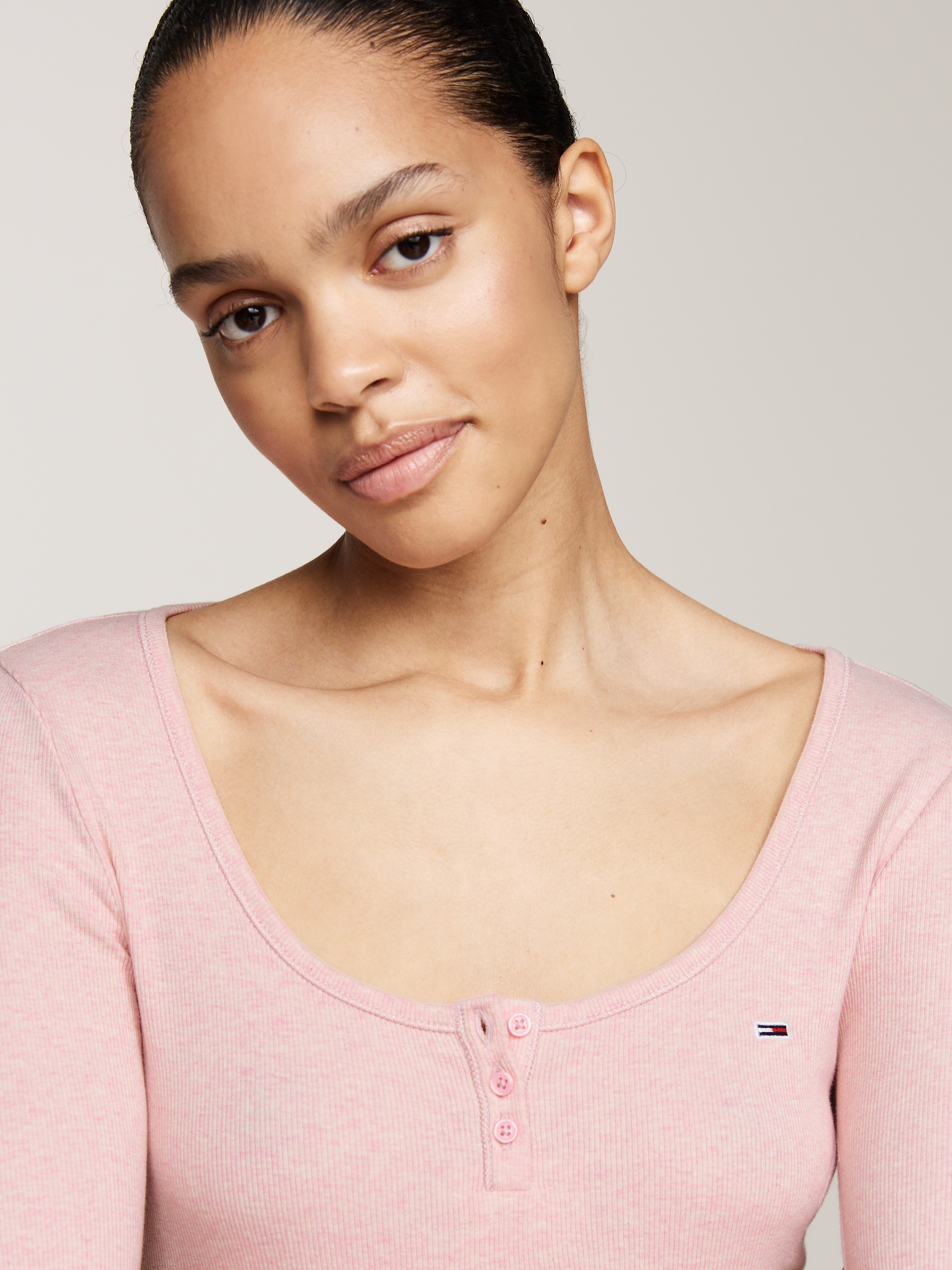 Tommy Jeans Langarmshirt TJW MELANGE HENLEY LS EXT in melierter Optik mit Logostickerei bestellen BAUR